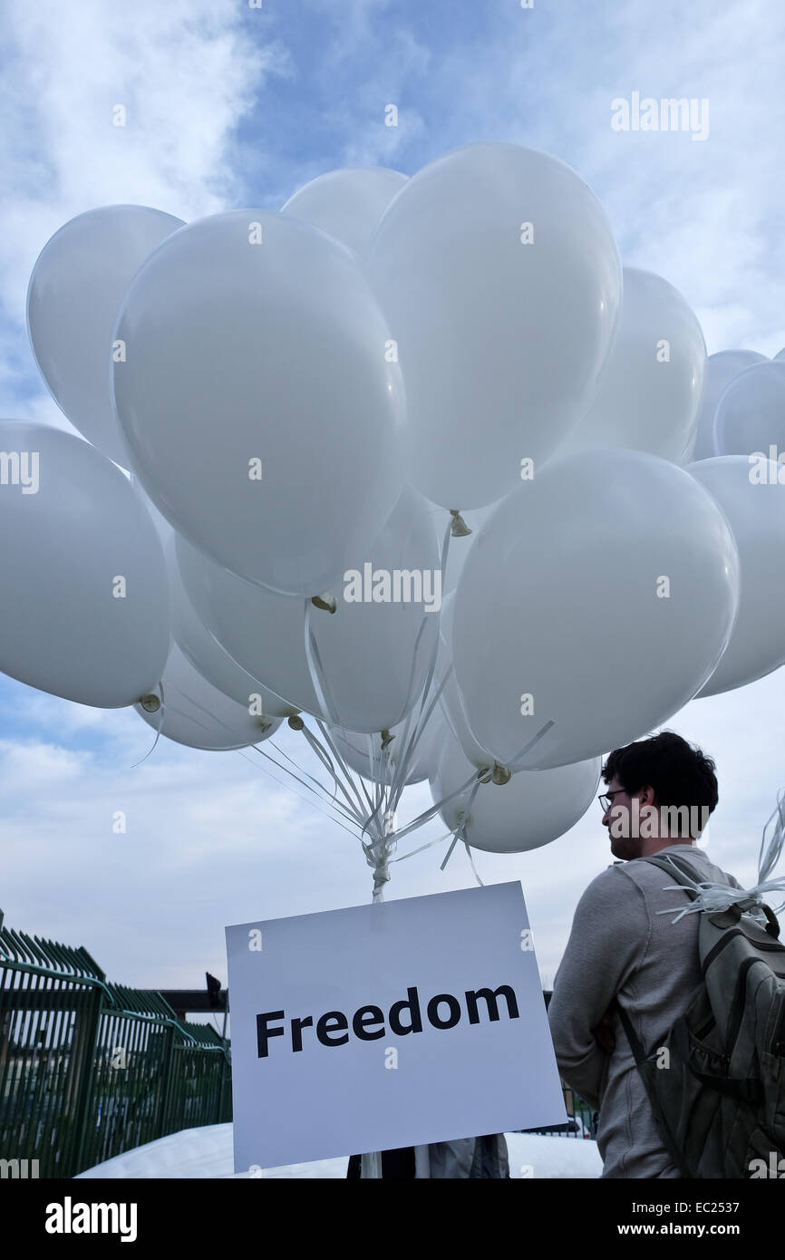 Jerusalem. 08th Dec, 2014. Activists release 2,000 balloons opposite ...