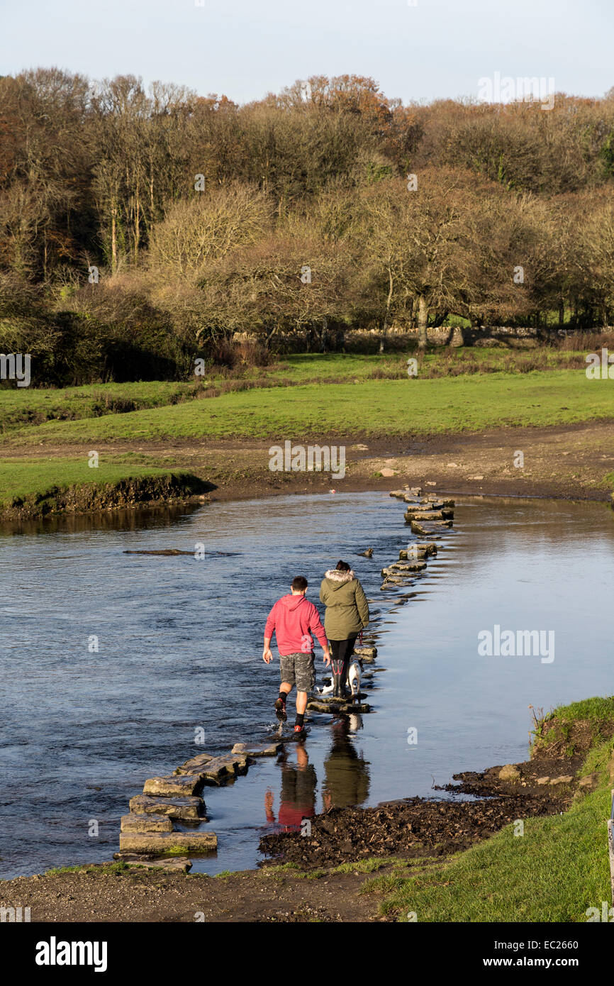 People crossing by hi-res stock photography and images - Alamy