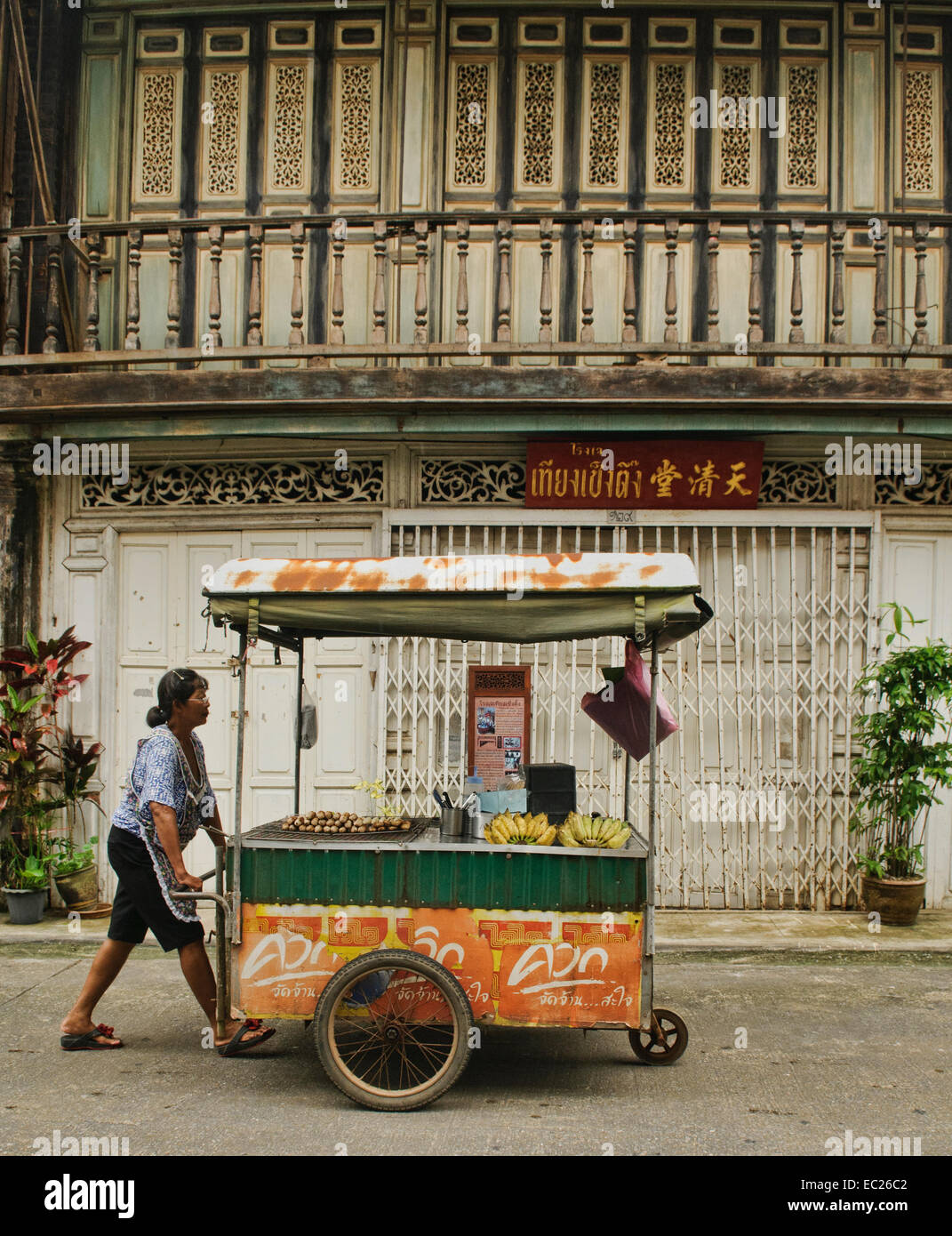 Old thai street vendor hi-res stock photography and images - Alamy