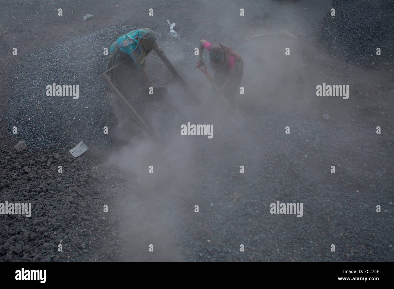 Bangladeshi coal worker hi-res stock photography and images - Alamy