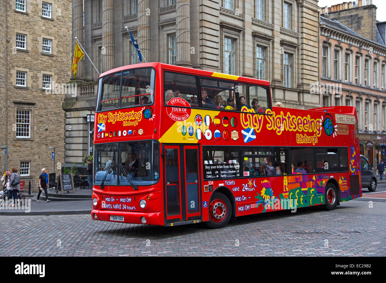 Open topped double deck tourist sightseeing bus, Edinburgh Stock Photo ...