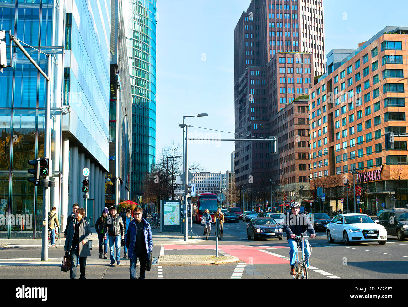 Berlin traffic crossing hi-res stock photography and images - Alamy