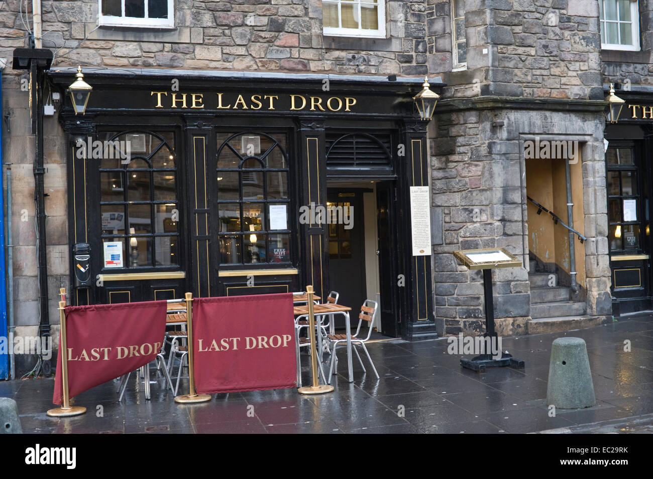 THE LAST DROP pub on Grassmarket Edinburgh Scotland UK Stock Photo - Alamy