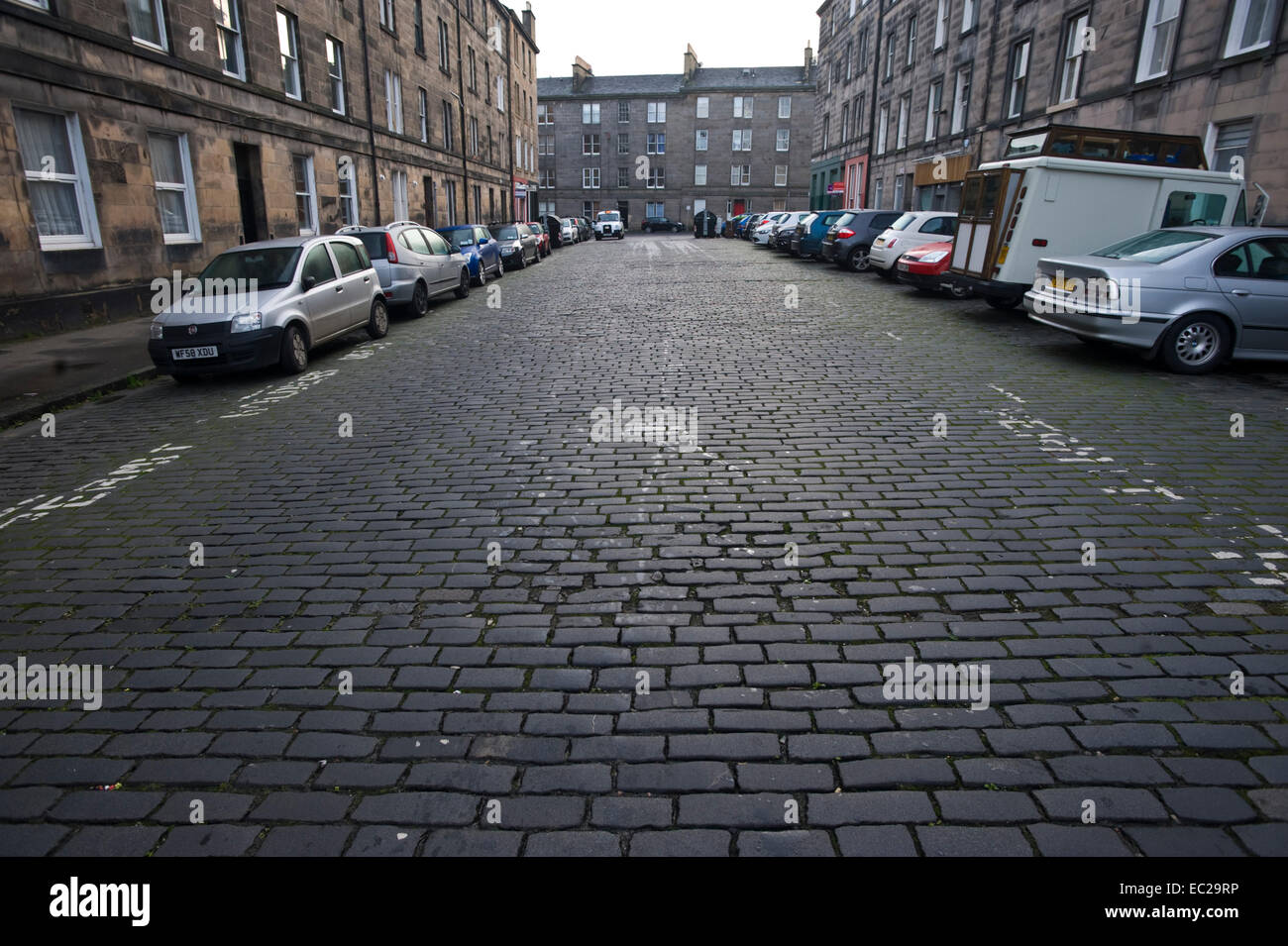 Cobbled Grindlay Street in city centre Edinburgh Scotland UK Stock ...