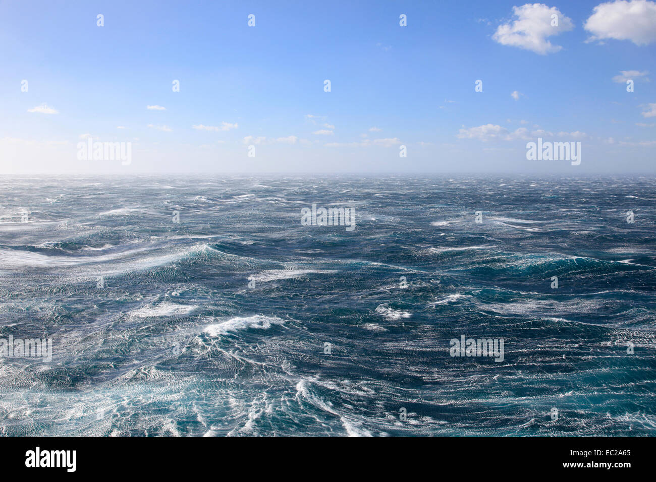 Howling winds hi-res stock photography and images - Alamy
