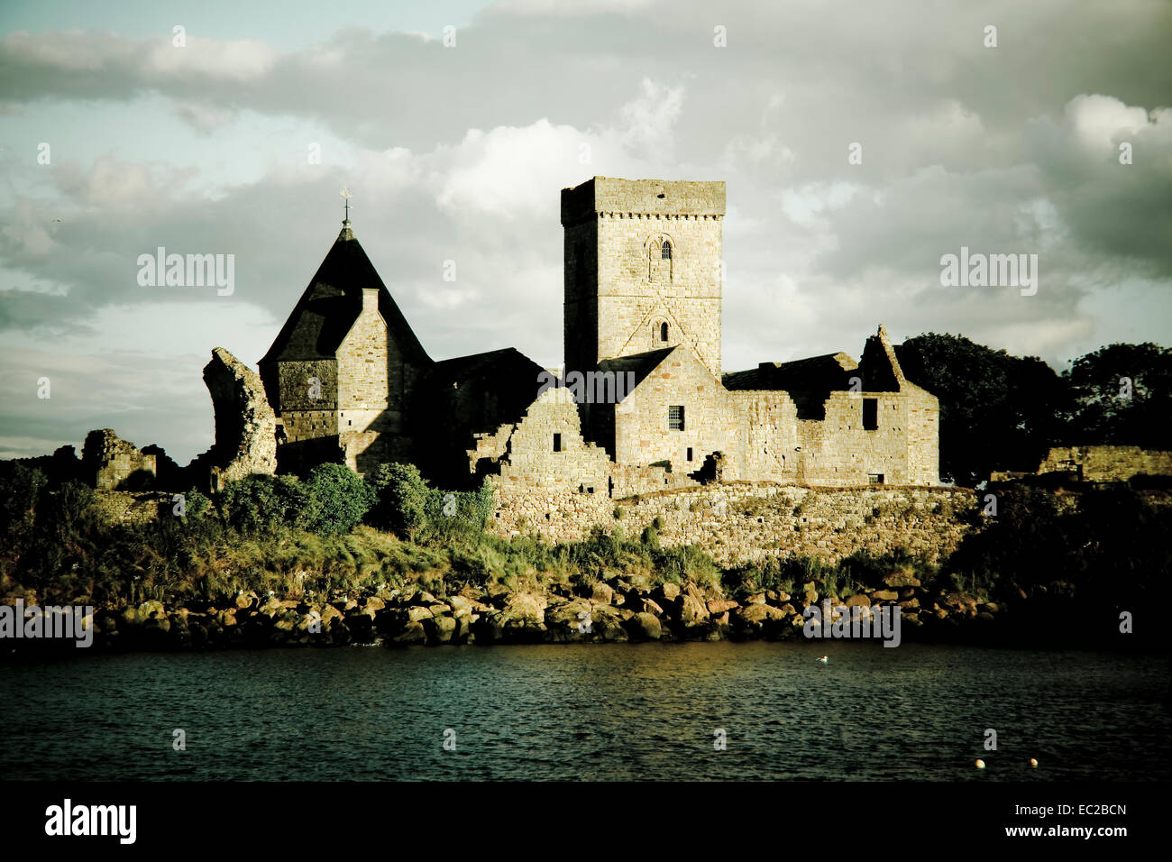 Inchcolm Abbey and Island Firth of Forth Stock Photo - Alamy