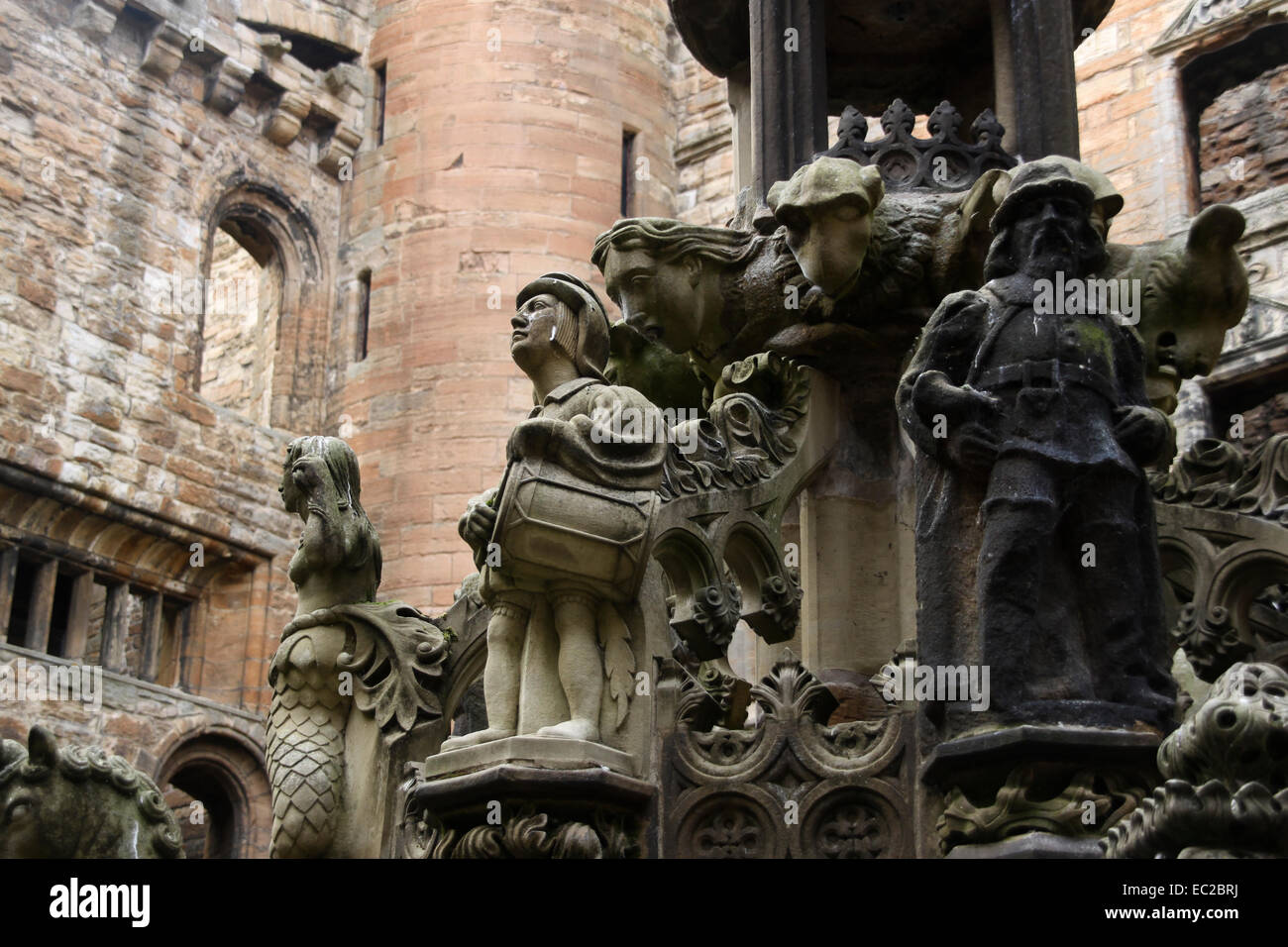 Linlithgow palace fountain hi-res stock photography and images - Alamy