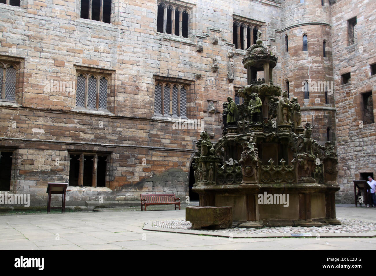 Linlithgow palace fountain hi-res stock photography and images - Alamy