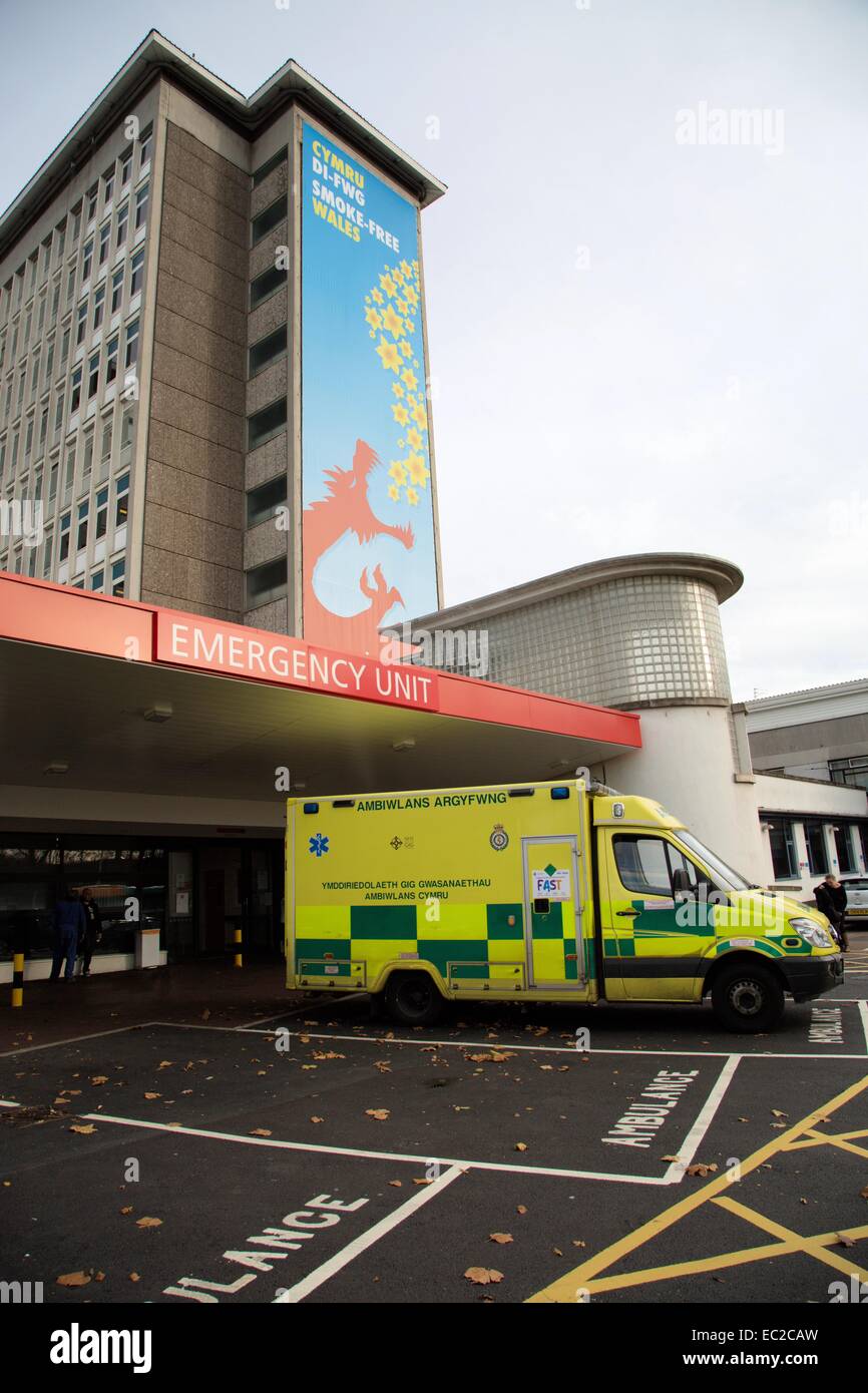 Nhs wales yellow ambulance hi-res stock photography and images - Alamy