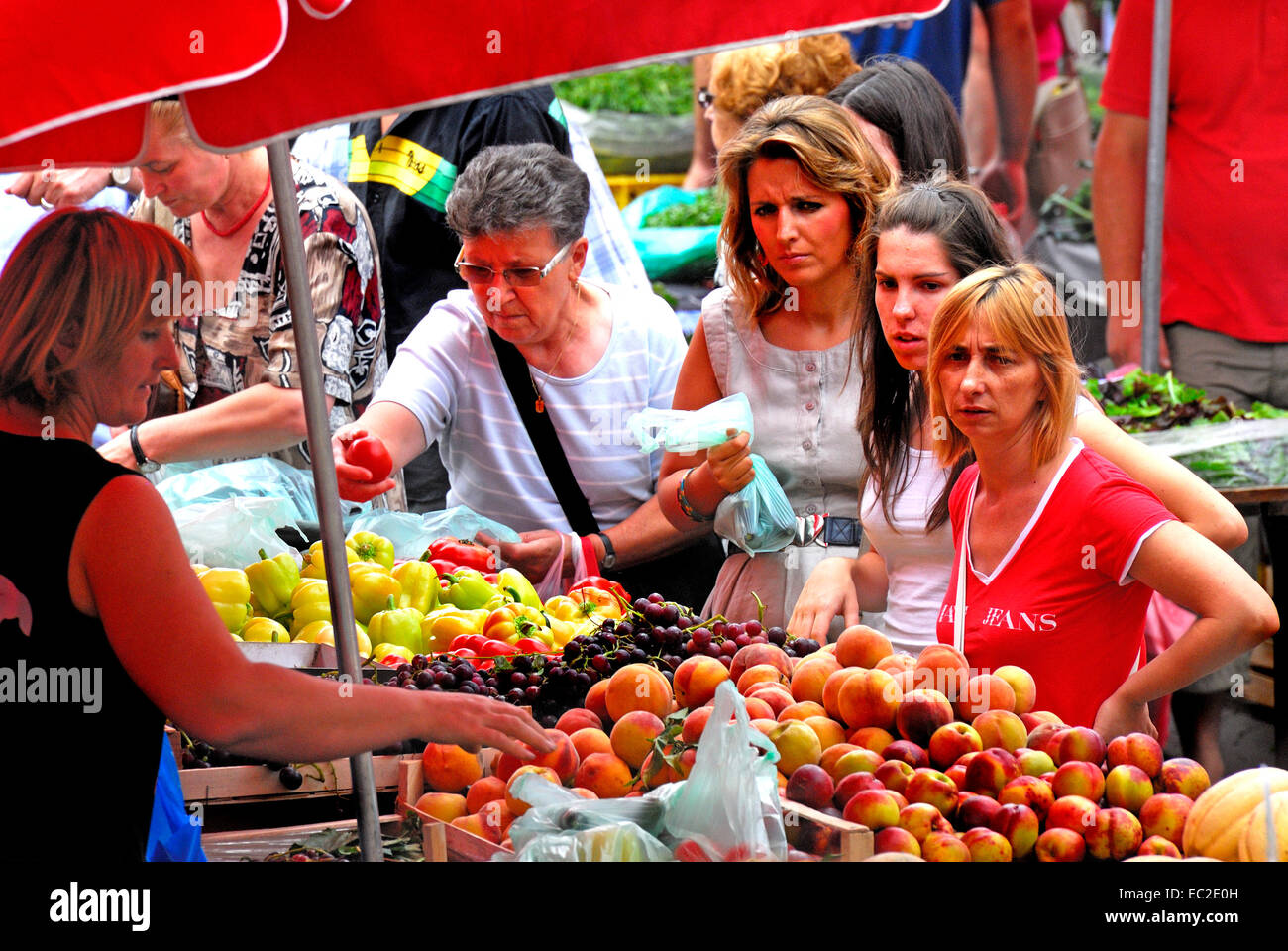 Zagreb, Croatia. Dolac fruit and vegetable market Stock Photo - Alamy