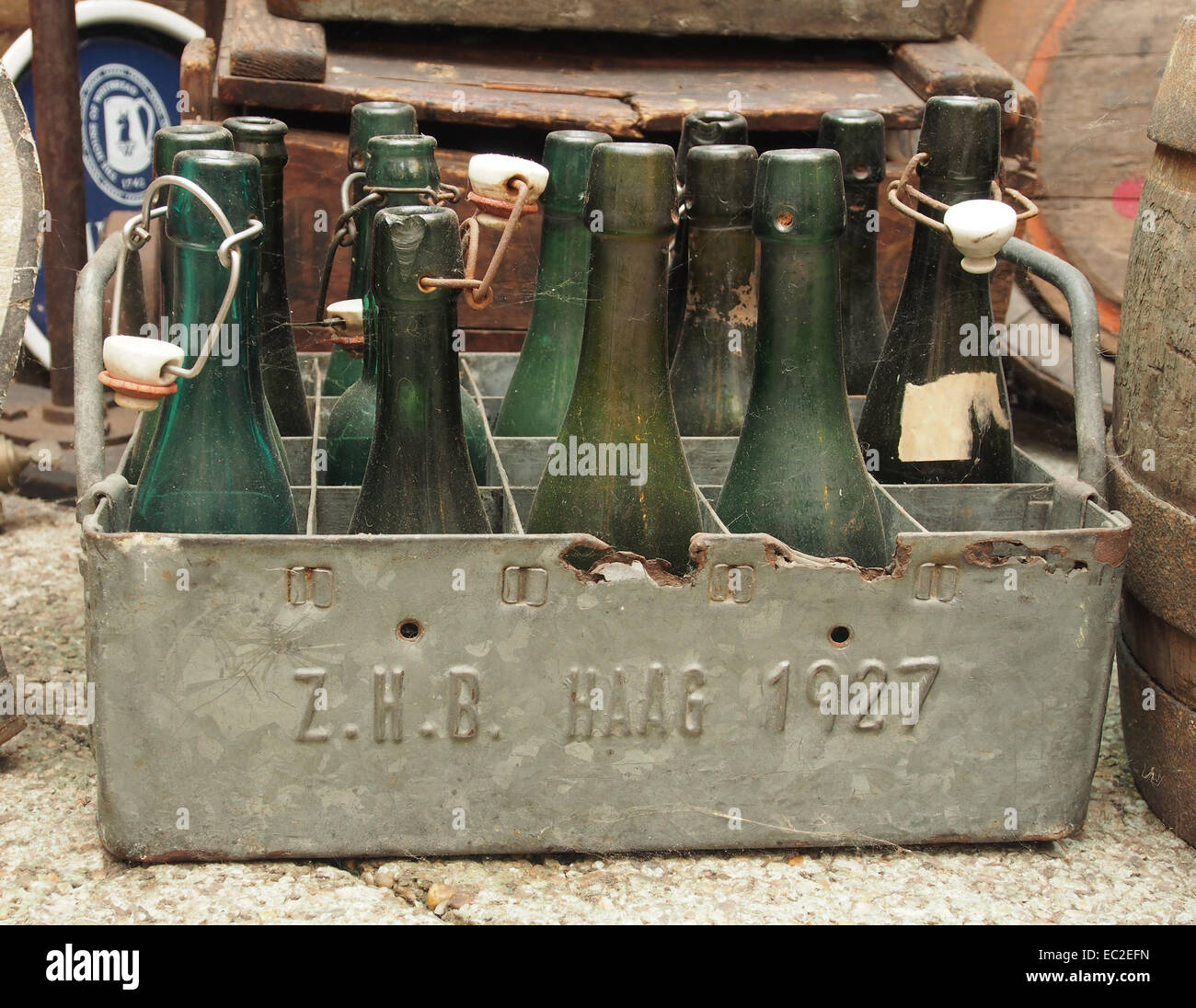 ZHB Haag 1927 metalen bierkrat Stock Photo - Alamy