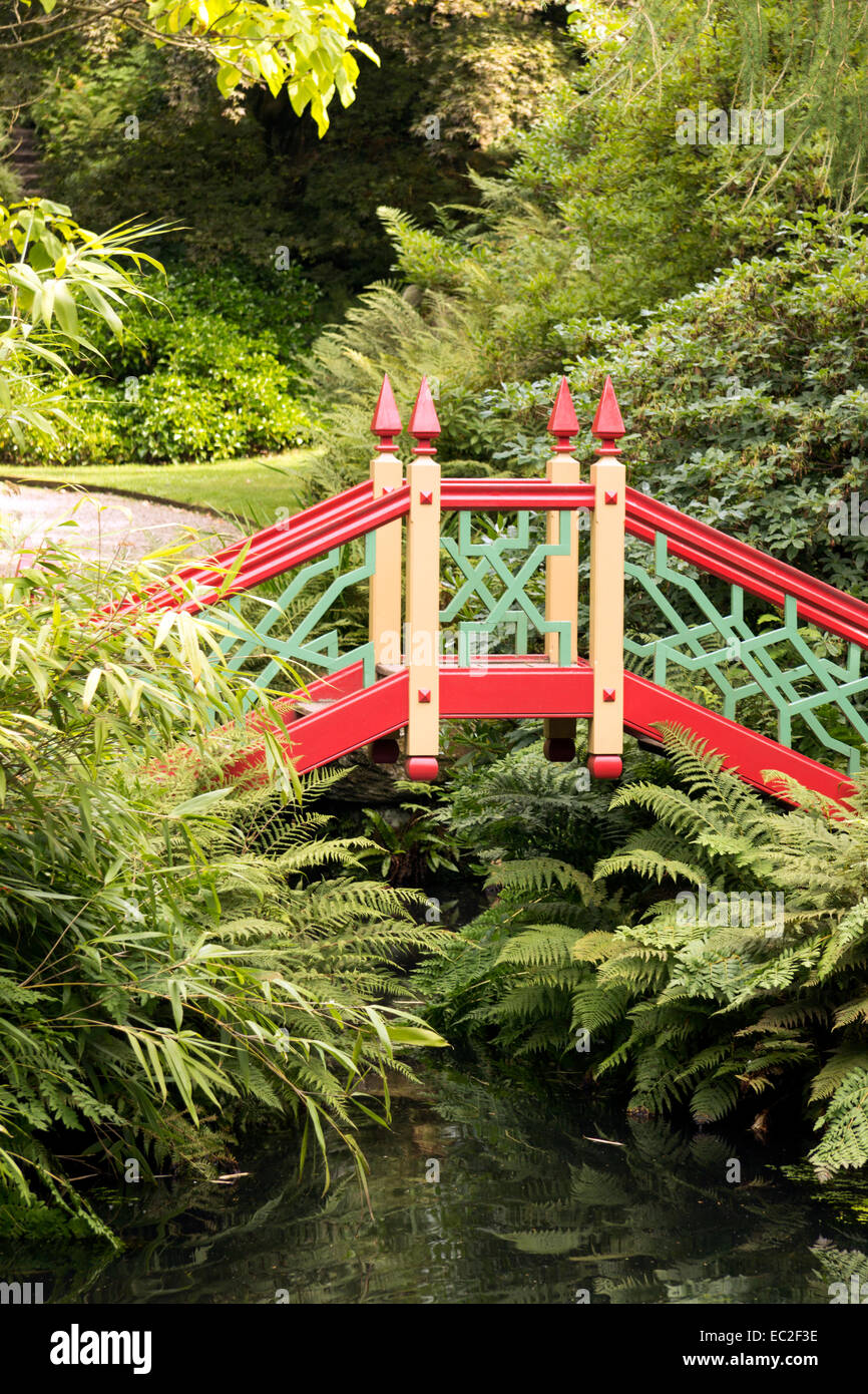 Chinese red cross hi-res stock photography and images - Alamy