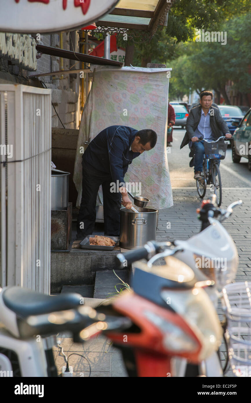 Pigs head cooking hi-res stock photography and images - Alamy
