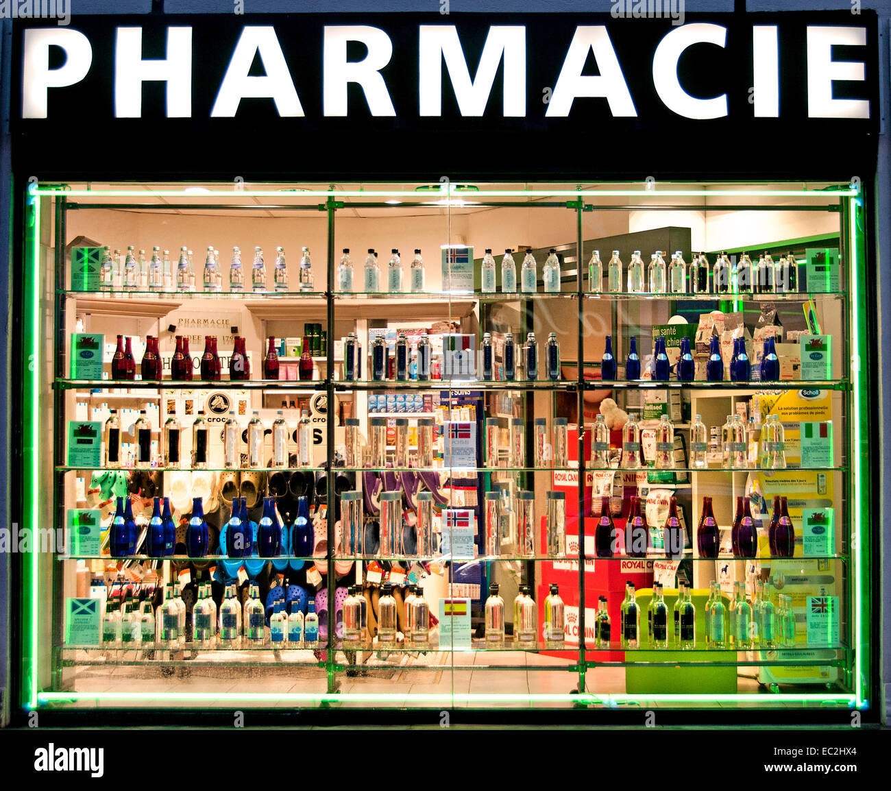 Pharmacie pharmacy chemists shop hi-res stock photography and images ...