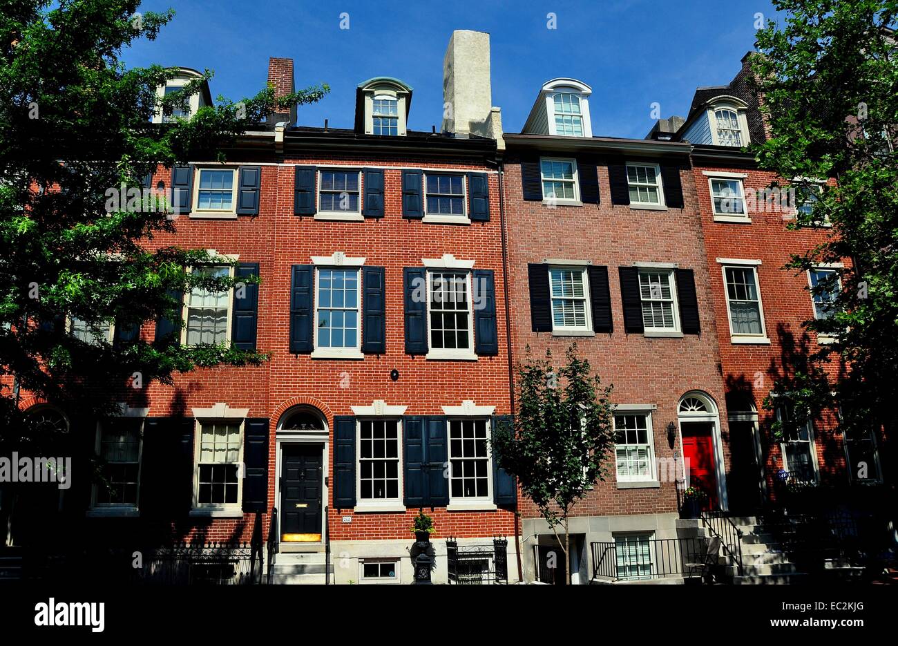 Federal style row houses hi-res stock photography and images - Alamy
