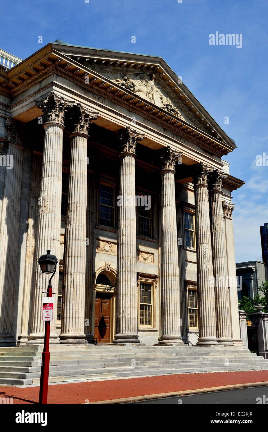 Philadelphia, Pennsylvania: The imposing Greek classical style facade ...