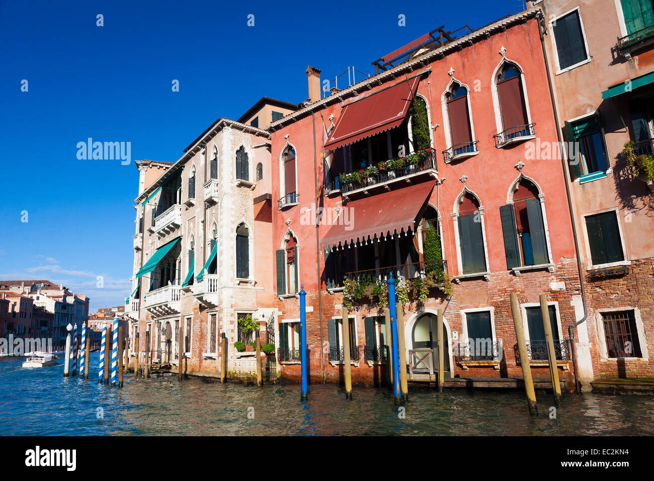 Arches facade architecture venice hi-res stock photography and images ...