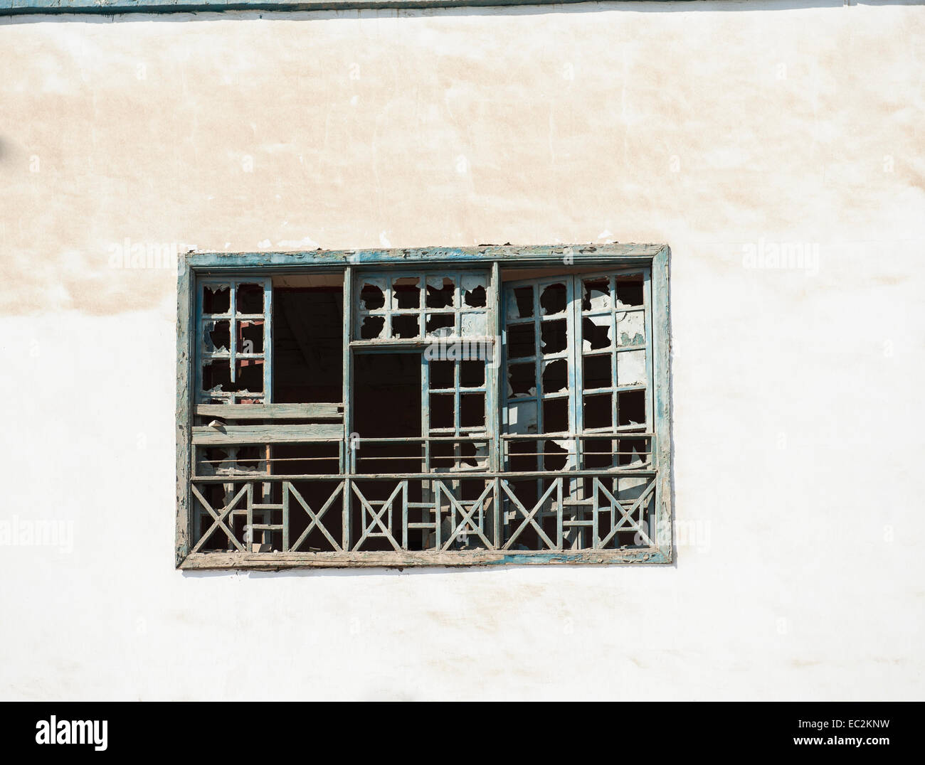 Rotten window frame hi-res stock photography and images - Alamy