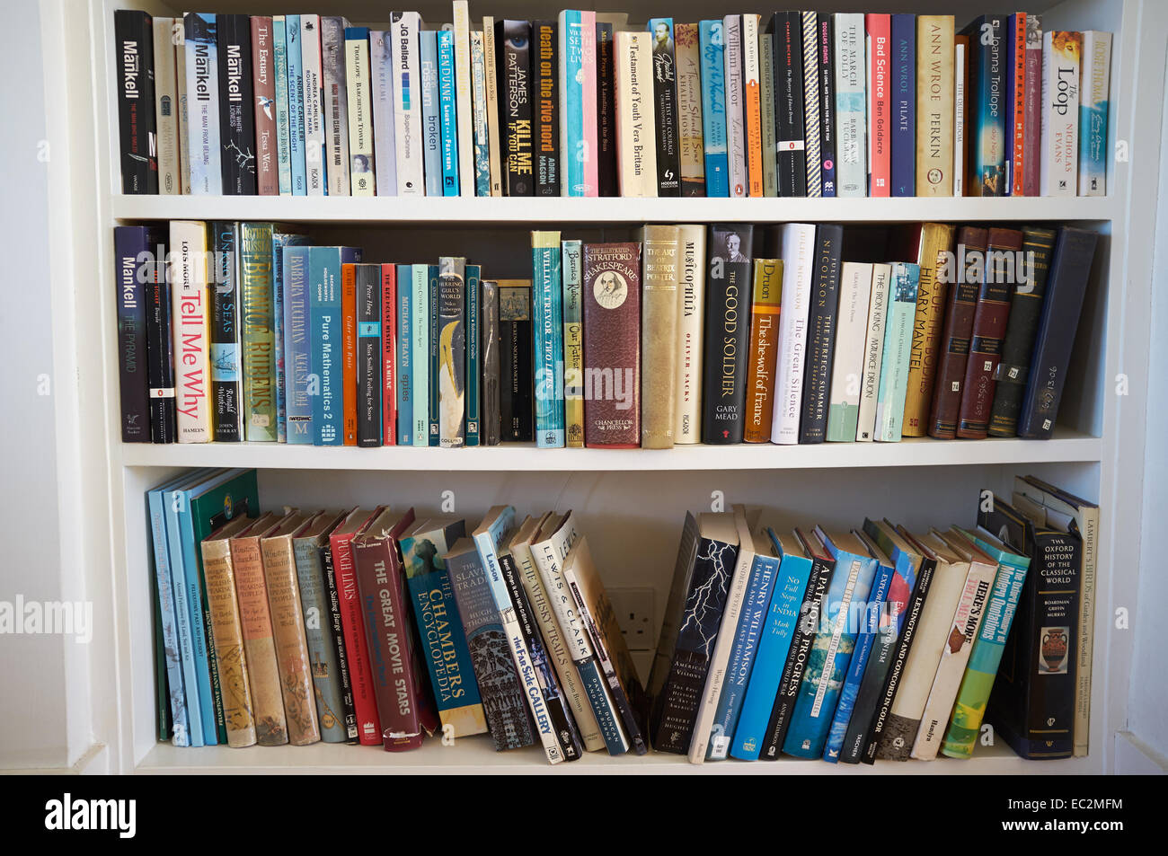 Printed bookshelfs hi-res stock photography and images - Alamy