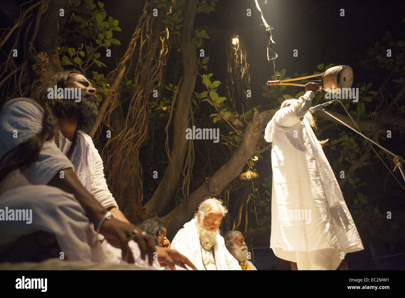 Munshigonj, Bangladesh. 5th Dec, 2014. Lalon venerator organized a Baul ...
