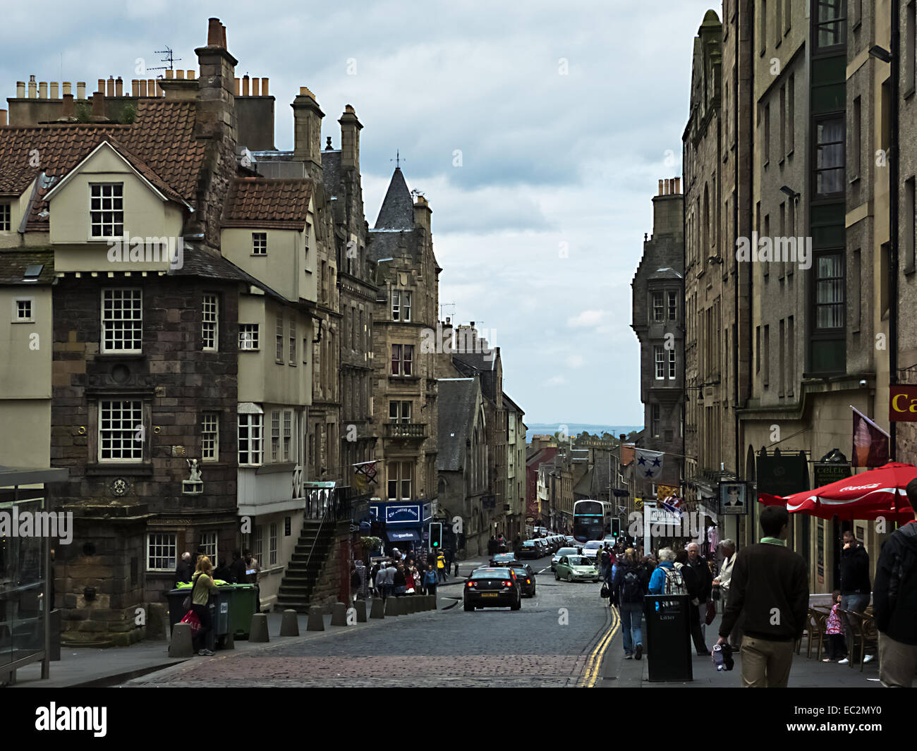 Royal Mile tourist scene Stock Photo - Alamy