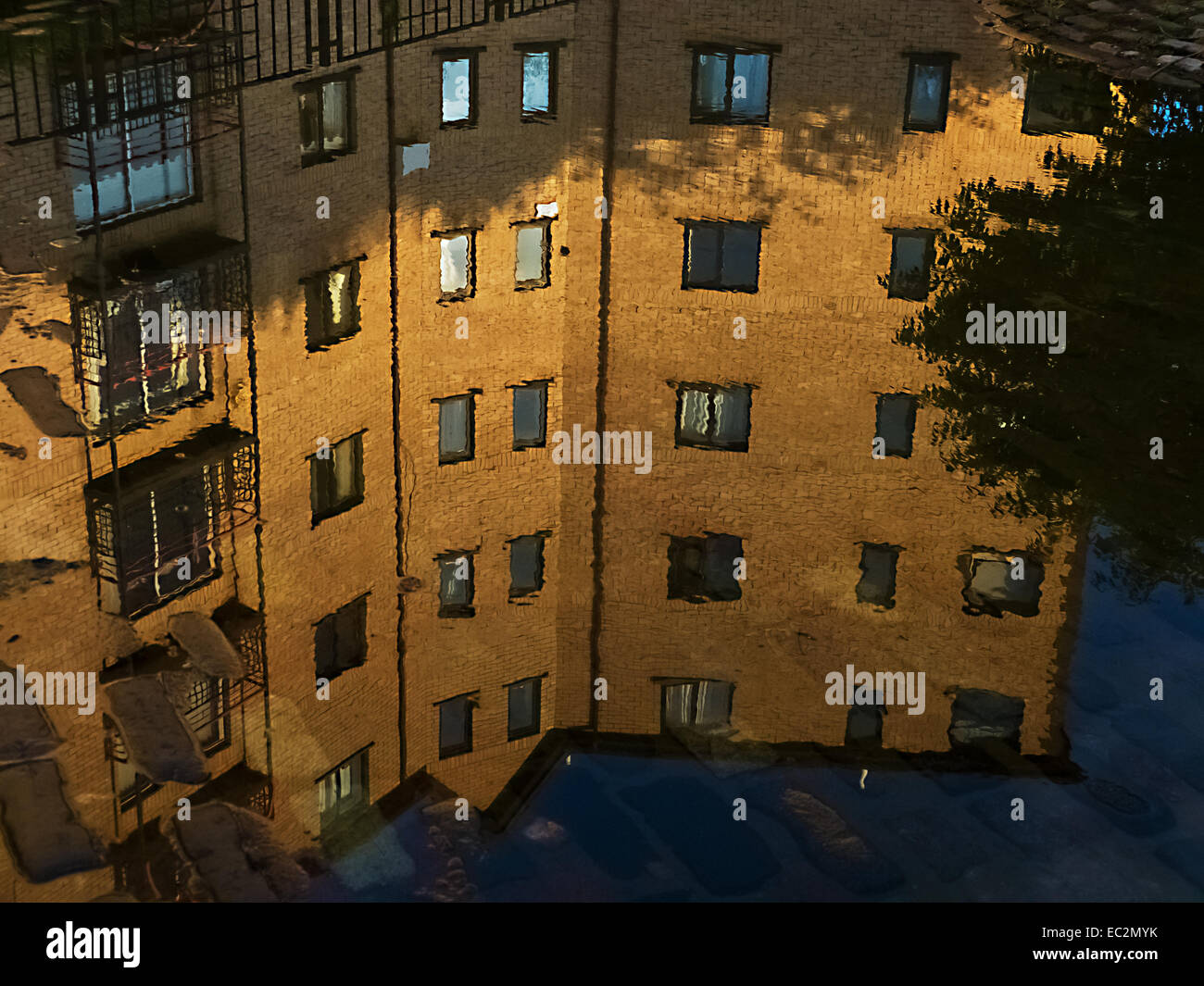 Tenement block hi-res stock photography and images - Alamy