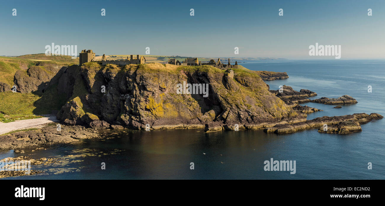 Dunottar castle hi-res stock photography and images - Alamy