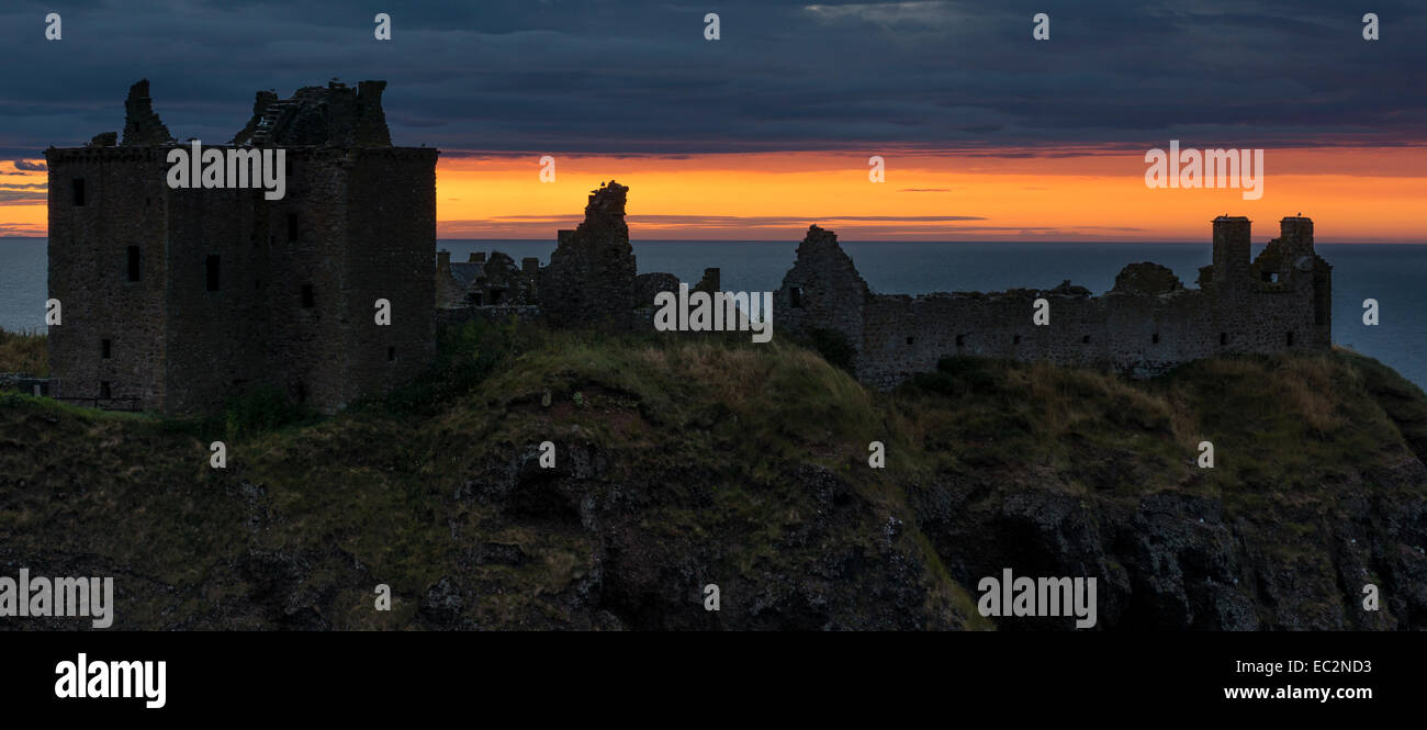 Dunottar castle hi-res stock photography and images - Alamy