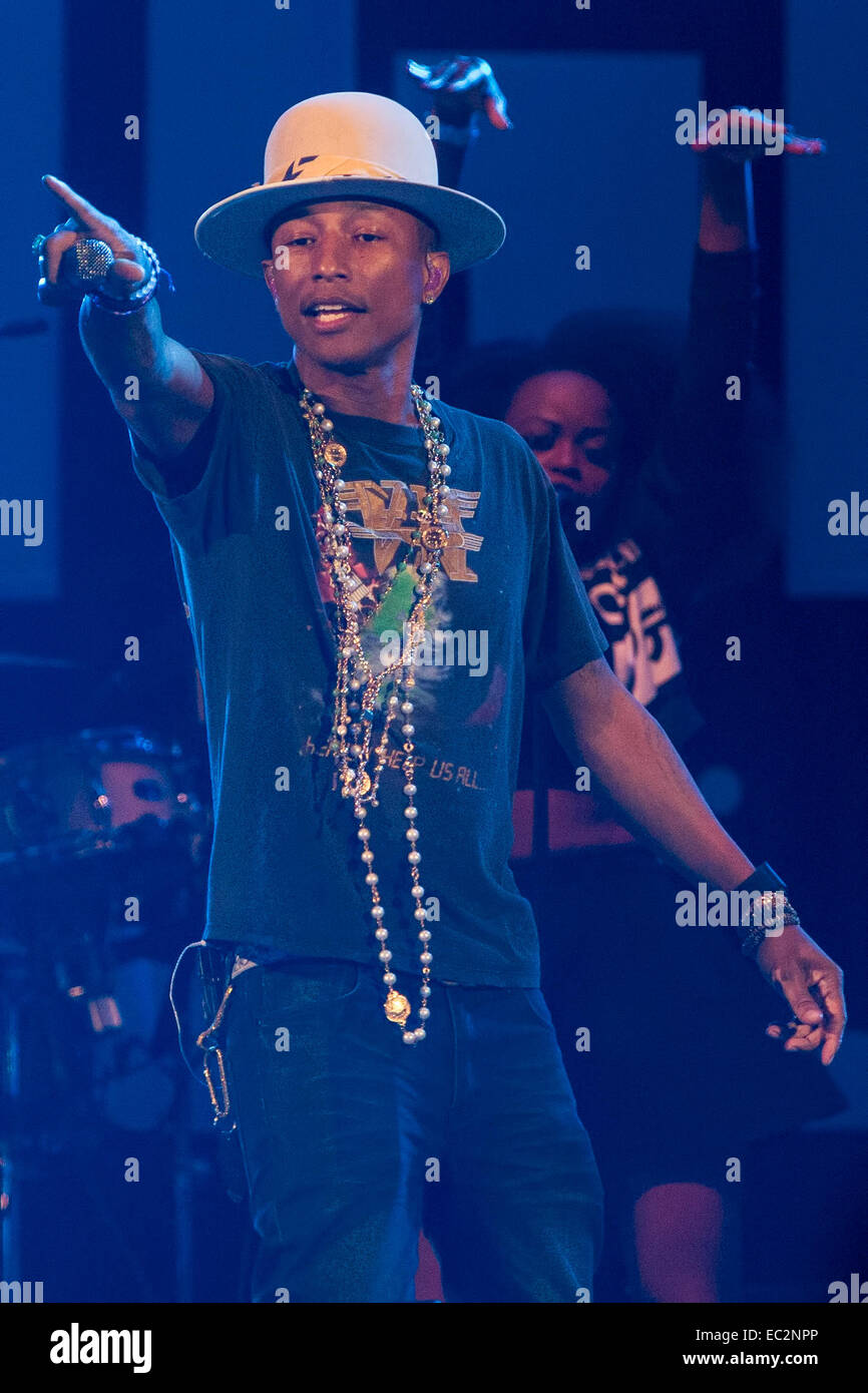 Pharrell williams in concert hi-res stock photography and images - Alamy