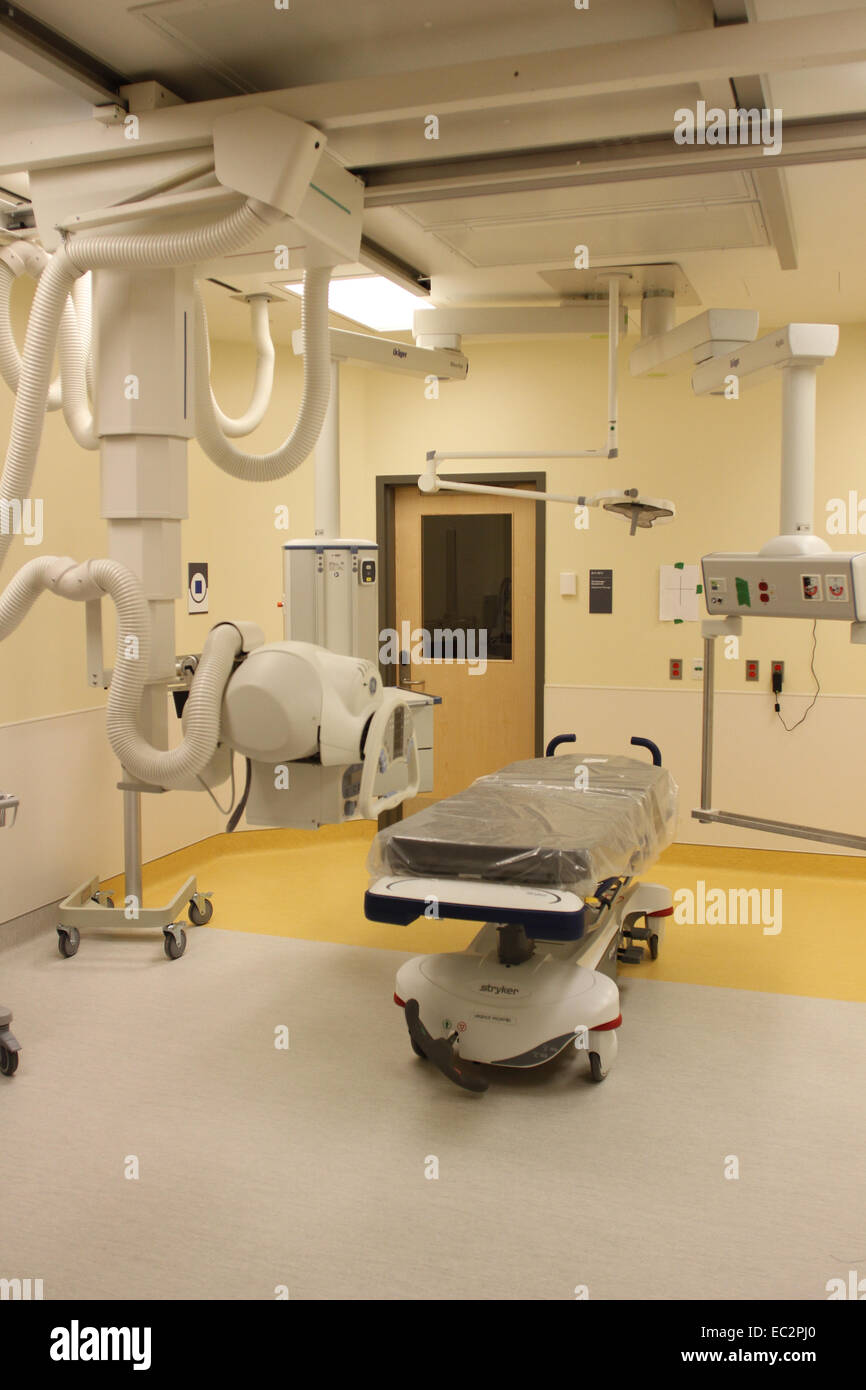 People wait in the hospital america hi-res stock photography and images ...