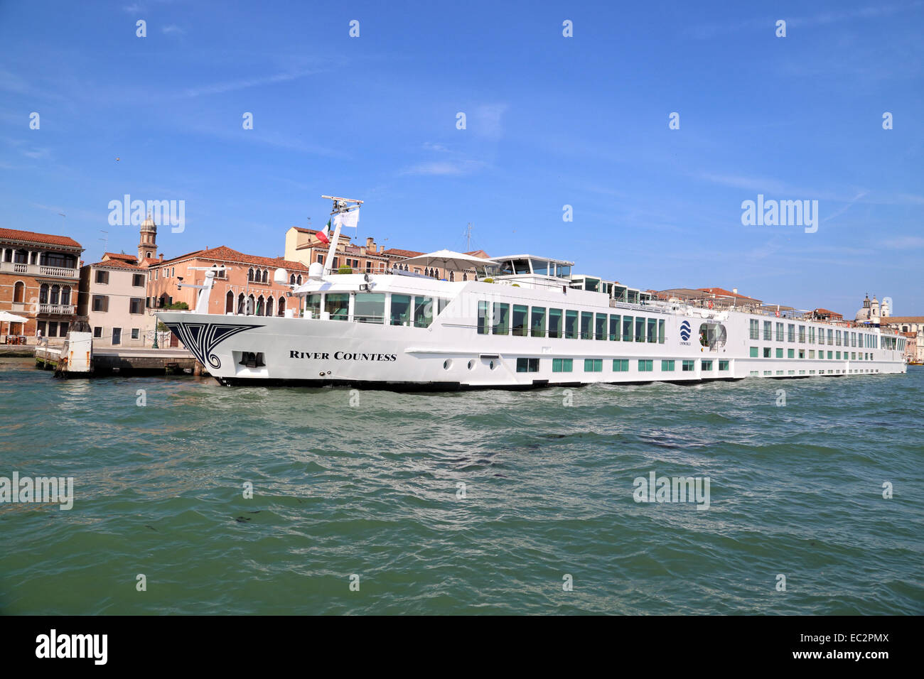 River countess river boat hi-res stock photography and images - Alamy