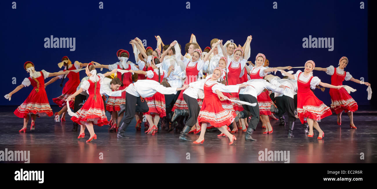 Budapest, Hungary. 8th Dec, 2014. Members of the Moiseyev Dance Company ...