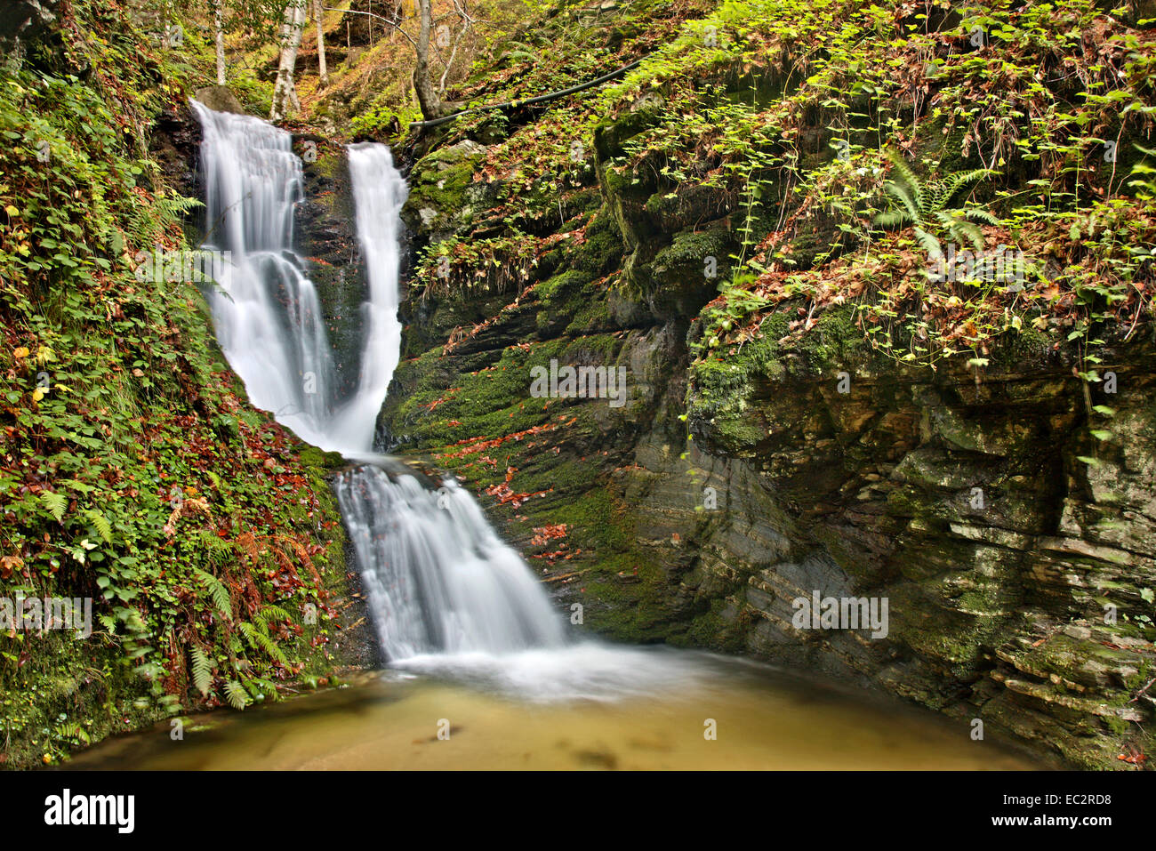 Best waterfall hike hi-res stock photography and images - Alamy