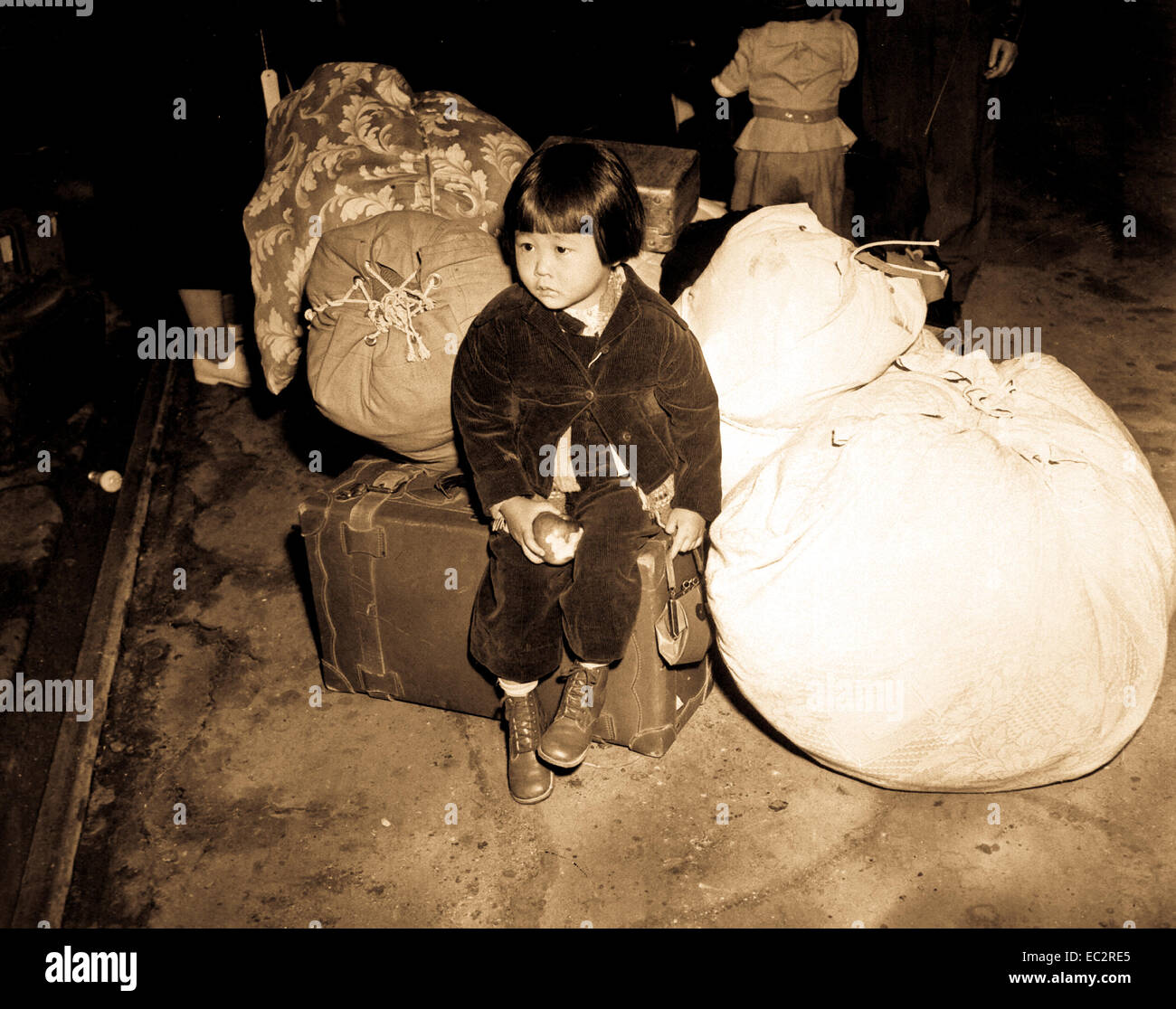 Evacuee ww2 hi-res stock photography and images - Alamy