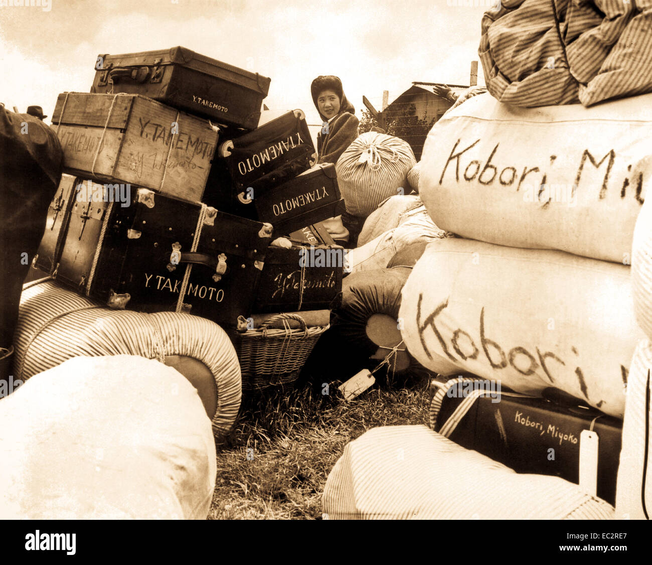 Japanese america ww2 relocation evacuation war hi-res stock photography ...