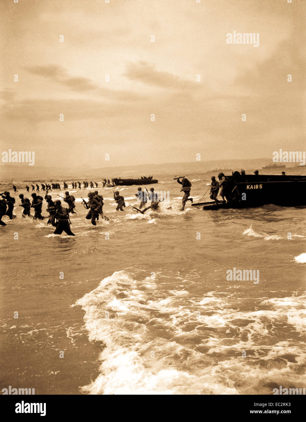 Wwii amphibious landing craft hi-res stock photography and images - Alamy