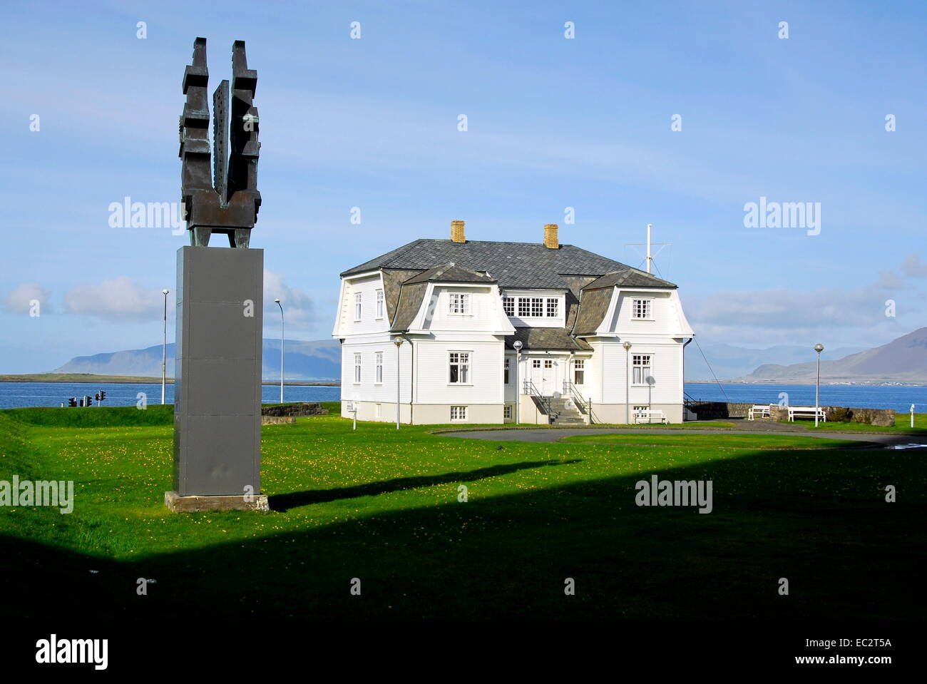 President Reagan and President Gorbachev Summit house in Reykjavik ...