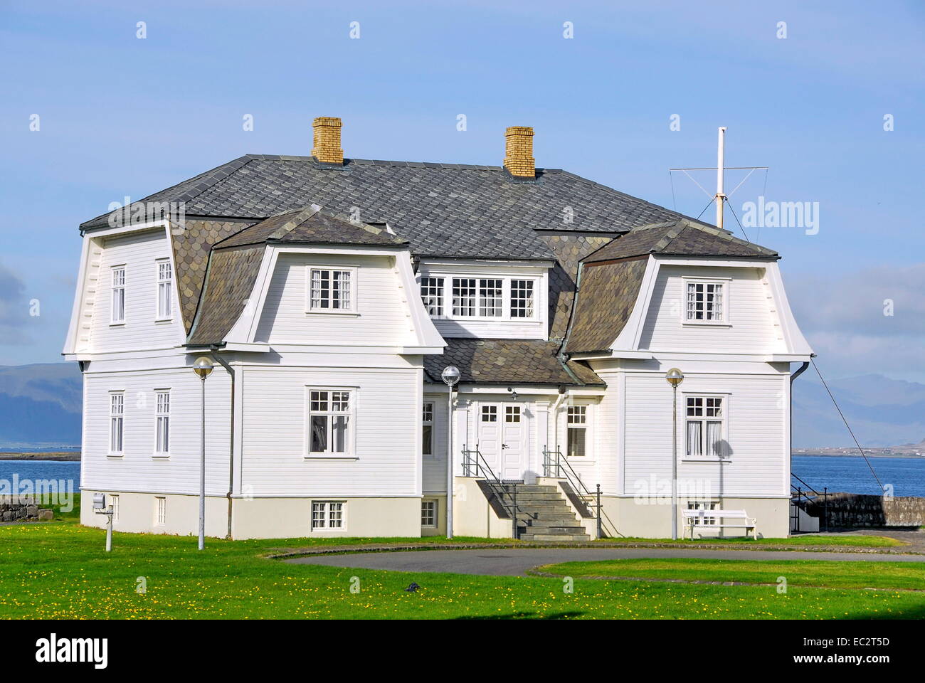 President Reagan and President Gorbachev Summit house in Reykjavik ...