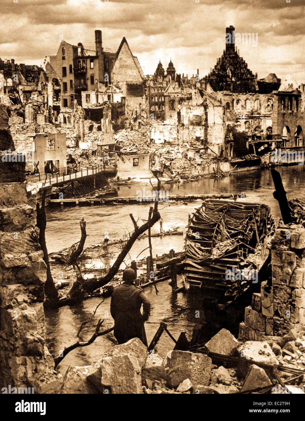 Bombed in ww2 hi-res stock photography and images - Alamy