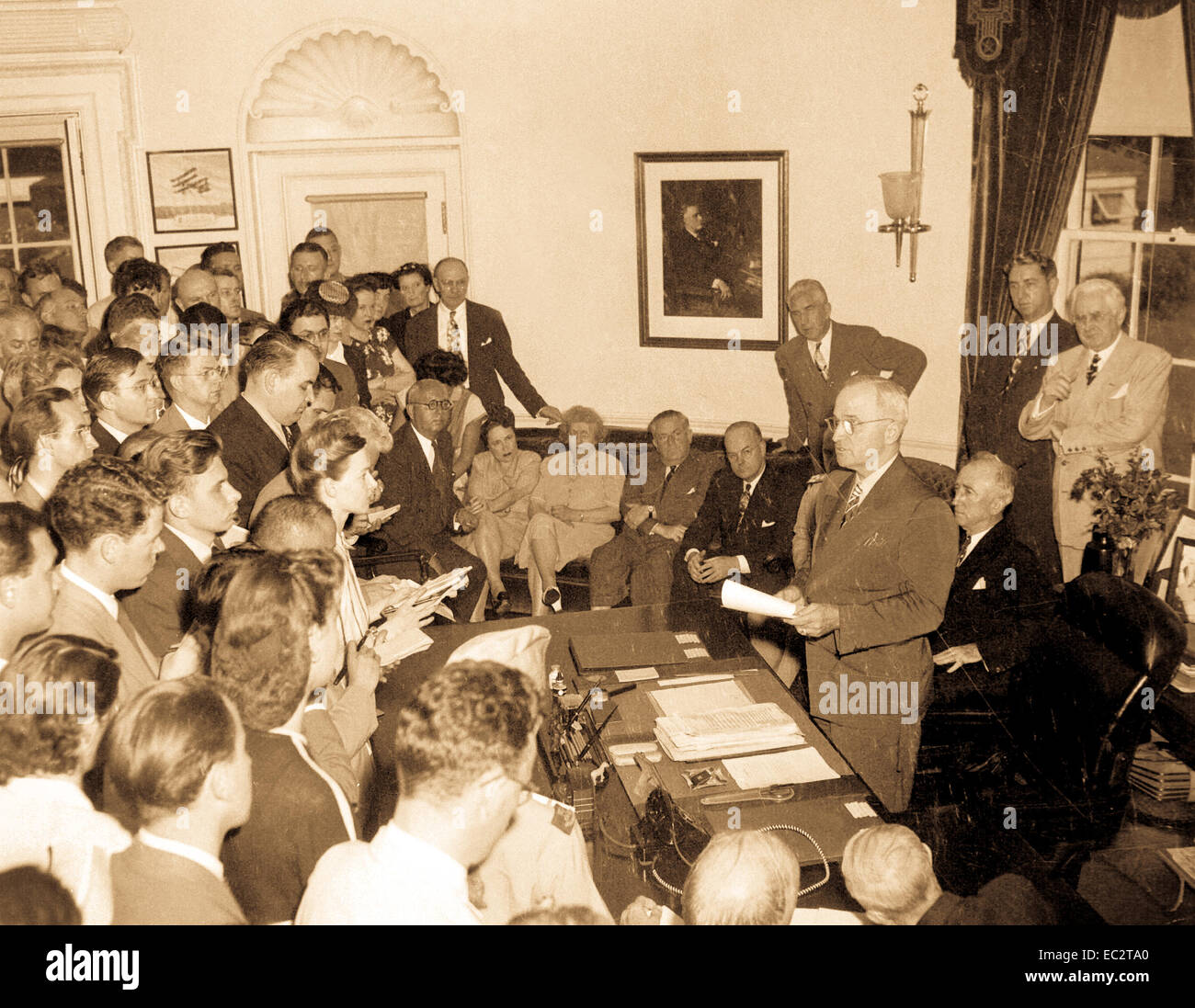 President Truman announces Japan's surrender, at the White House ...
