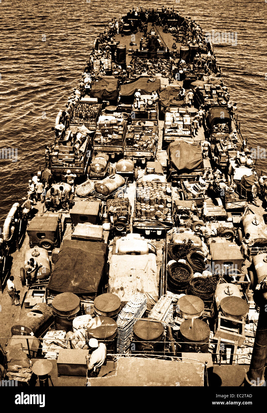 Ww2 war materials ship hi-res stock photography and images - Alamy