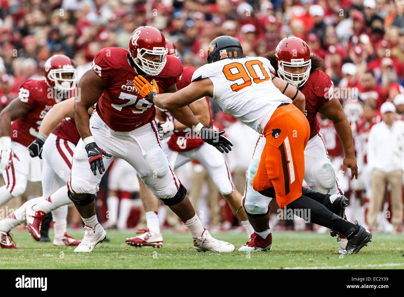 December 6, 2104: Oklahoma Sooners offensive tackle Daryl Williams (79) and Oklahoma Sooners ...