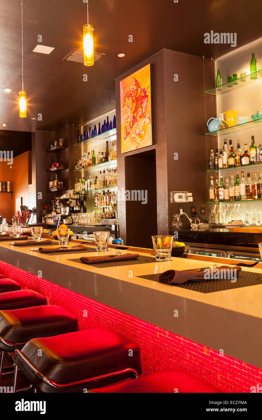 Red bar interior hi-res stock photography and images - Alamy