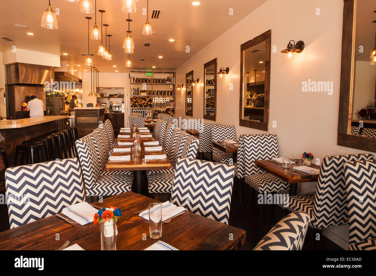 Restaurant tables interior hi-res stock photography and images - Alamy