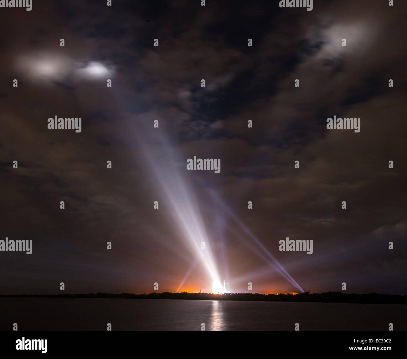 Delta iv rocket test hi-res stock photography and images - Alamy