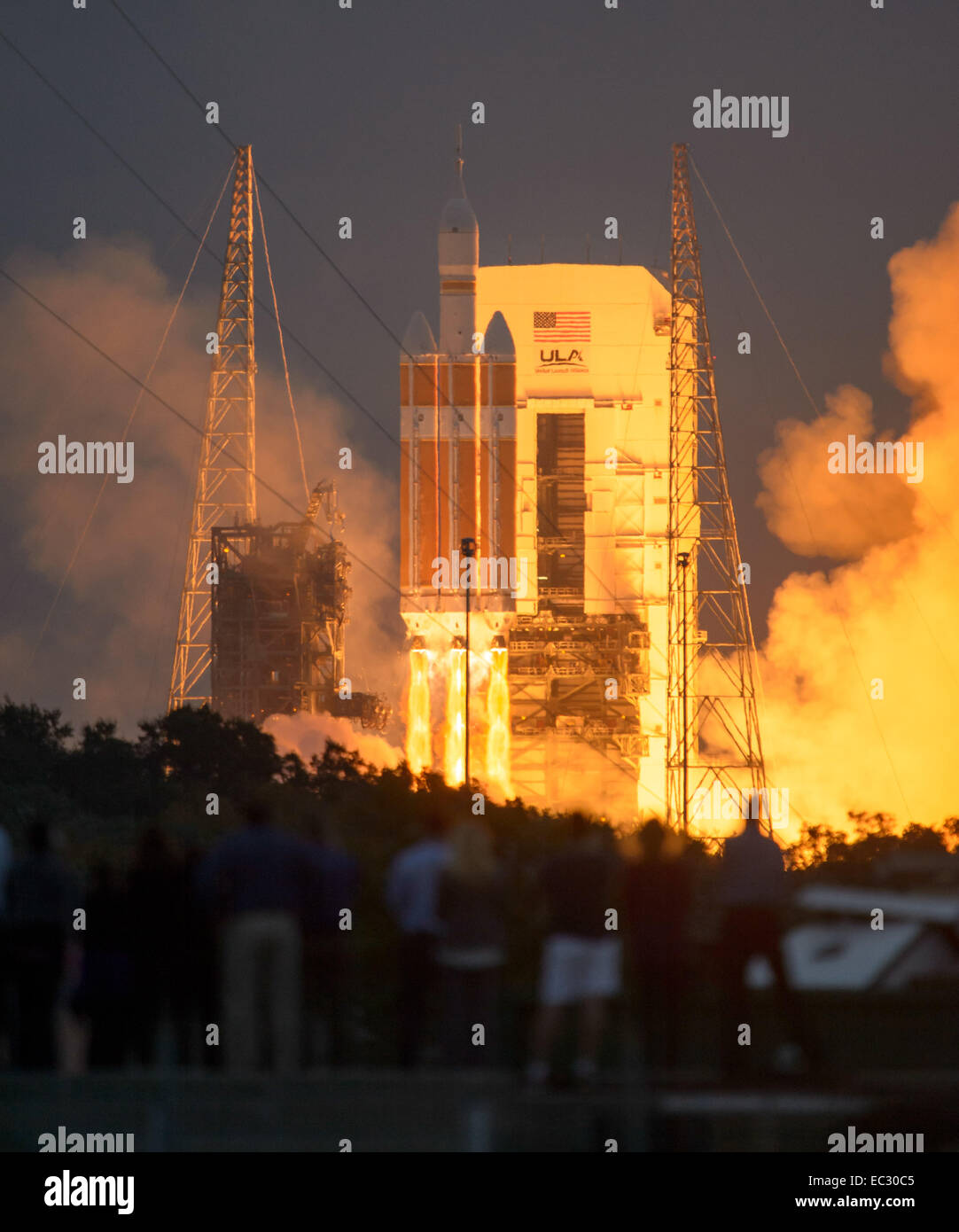 Spacecraft in mars orbit hi-res stock photography and images - Alamy