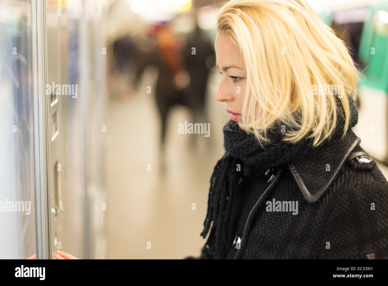 Platform ticket machine hi-res stock photography and images - Alamy