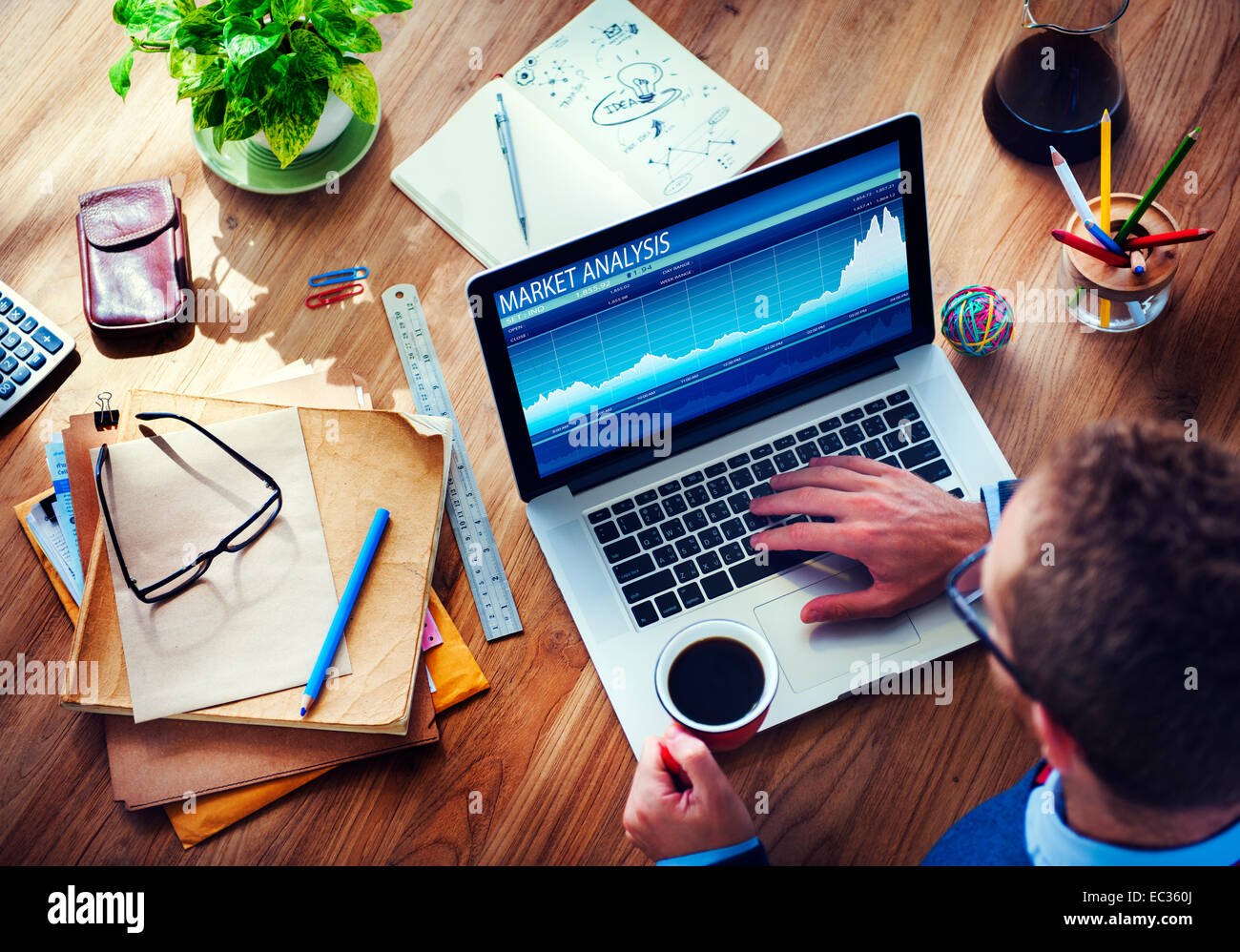 Laptop analysis hi-res stock photography and images - Alamy