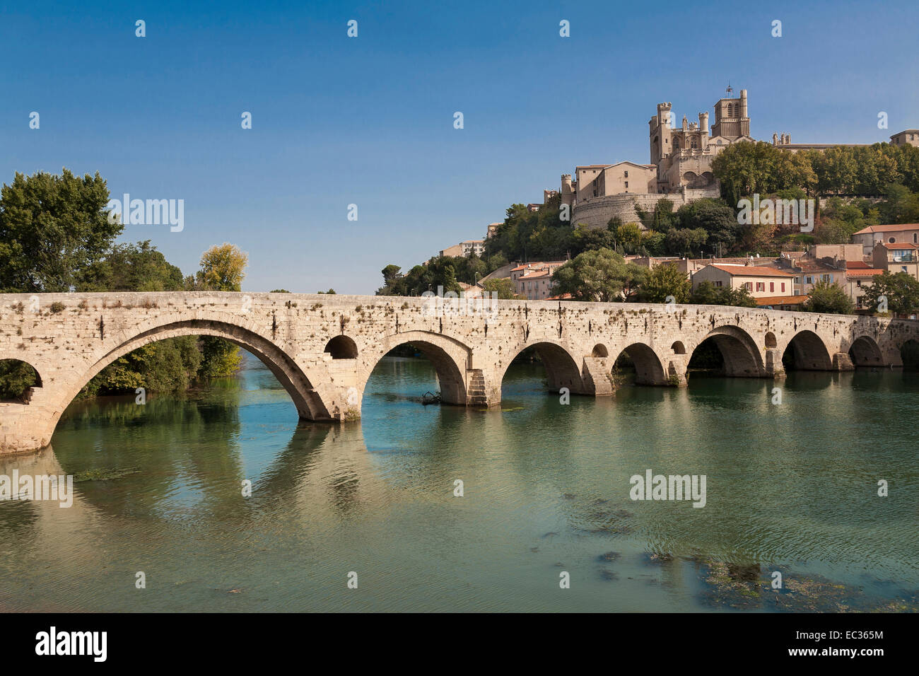 Middle ages france cathedral hi-res stock photography and images - Alamy
