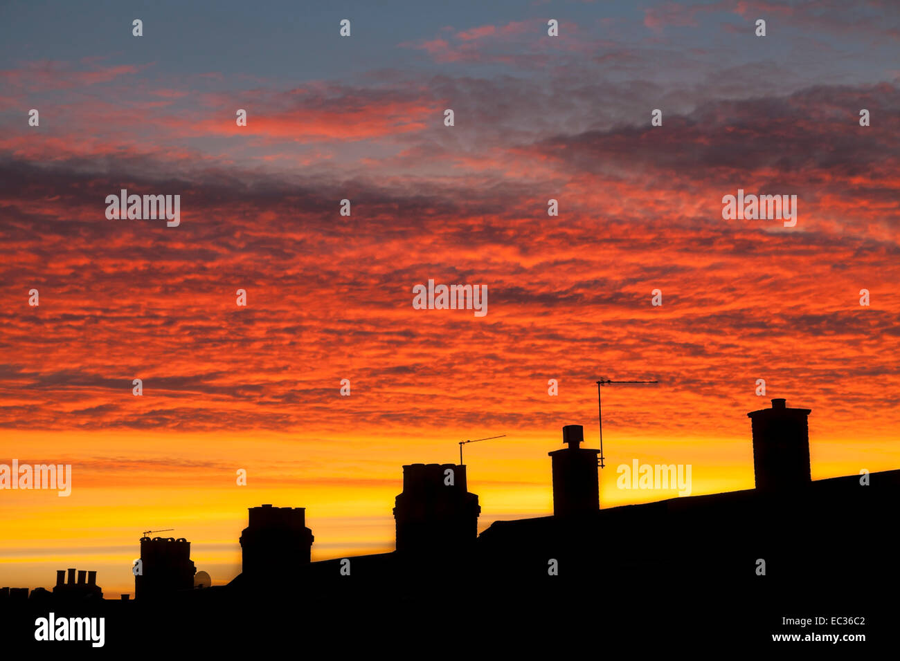 Rooftops uk silhouette hi-res stock photography and images - Alamy